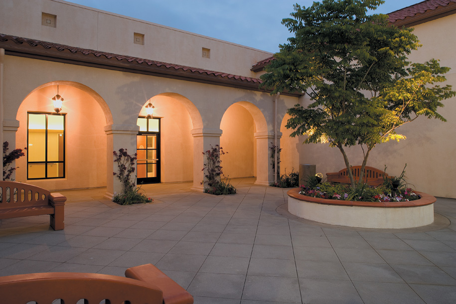 Casa Colina Hosts Patient-Created Art Exhibit Focusing on Chronic Pain